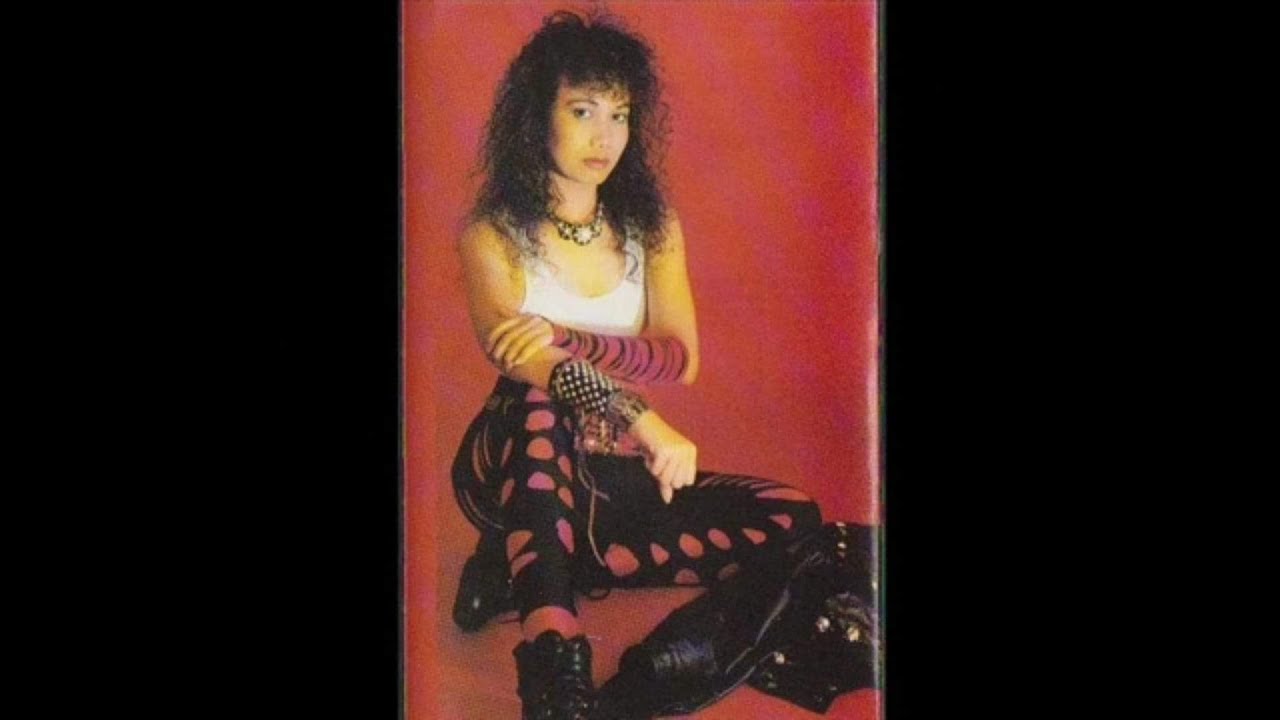 Kembalinya Lagenda Rocker Wanita - SURAYA - YouTube