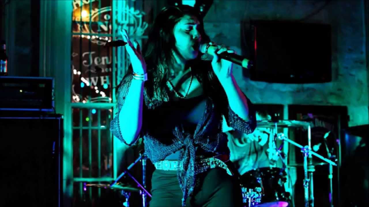 Bárbara - Que Paso? (Full Song) - YouTube