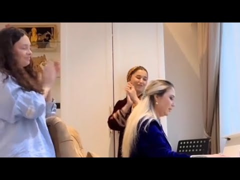 Gülşat Gurdowa we Züleýha Kakaýewa