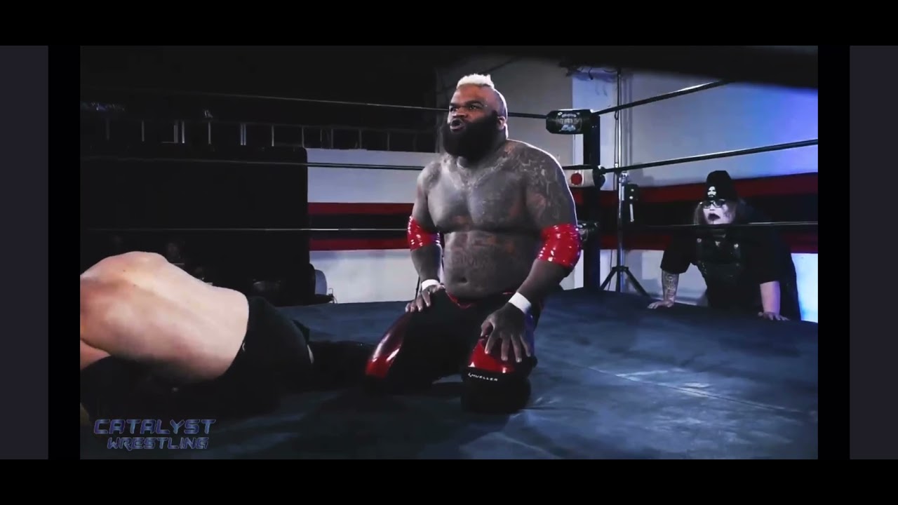 Devantes vs Matt Makowski Catalyst Wrestling - YouTube
