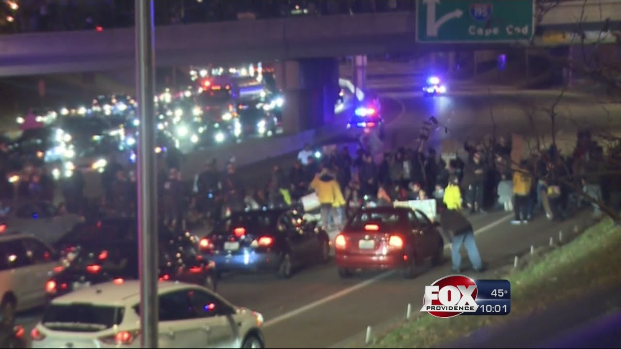 Ferguson Protest Spills on to I-95 in Providence - YouTube