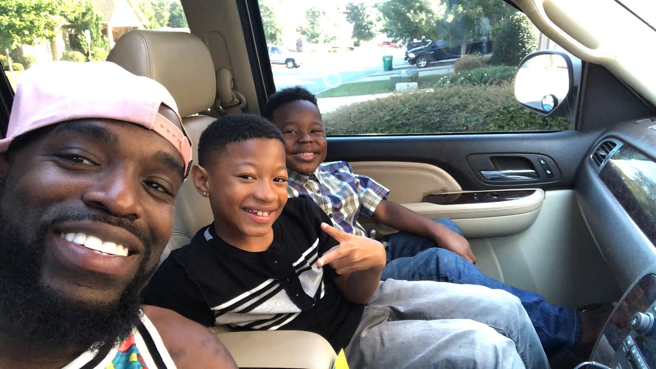 Dad teaches his 2 sons about the kingpin who became a millionaire and ...
