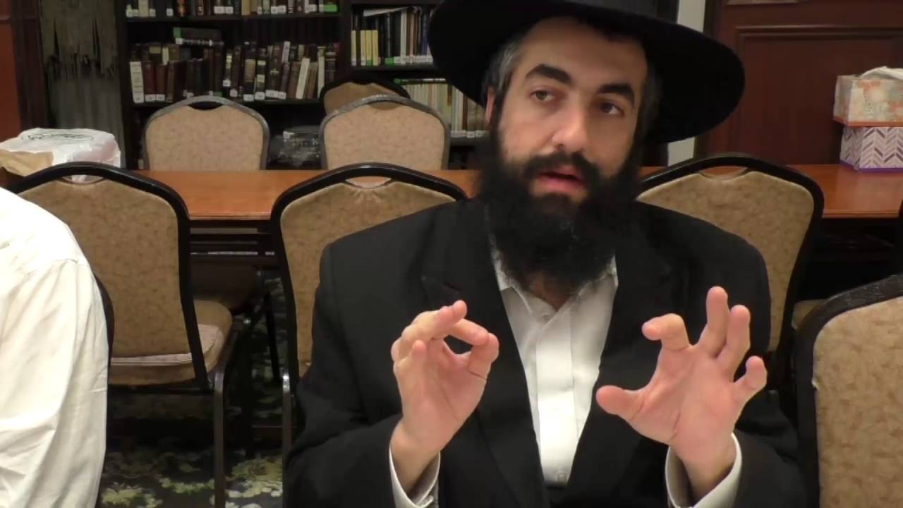 Kosher uMatir- How should one do 'gelilah' on the sefer torah? - YouTube