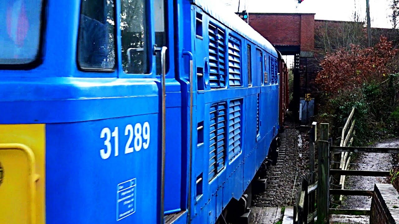 CLASS 31/0 289 (D5821) BRUSH TRACTION TYPE 2 DIESEL LOCOMOTIVE AT THE ...
