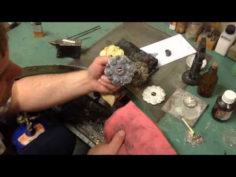 Pussing av bunadsølv - YouTube