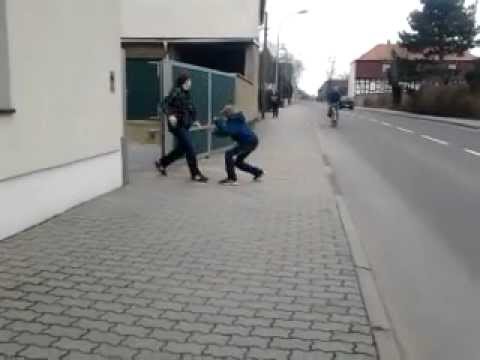 Junge wird verhauen - YouTube