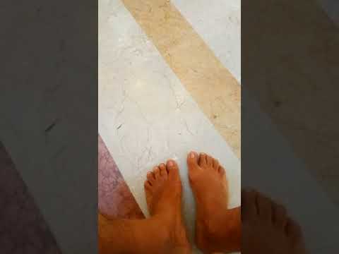 Piedi nudi in centro commerciale.👋😘👣