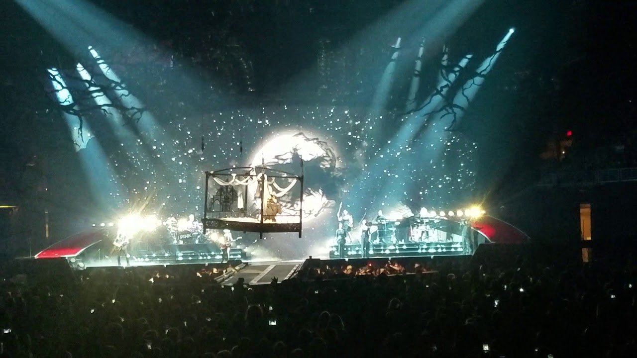 Pink - I'm Not Dead (Beautiful Trauma Tour, Phoenix) - YouTube