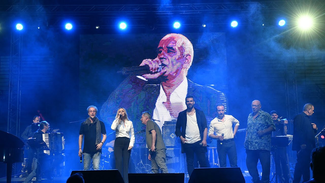 Το κλείσιμο της μεγάλης συναυλίας - αφιέρωμα στον Δημήτρη Μητροπάνο ...