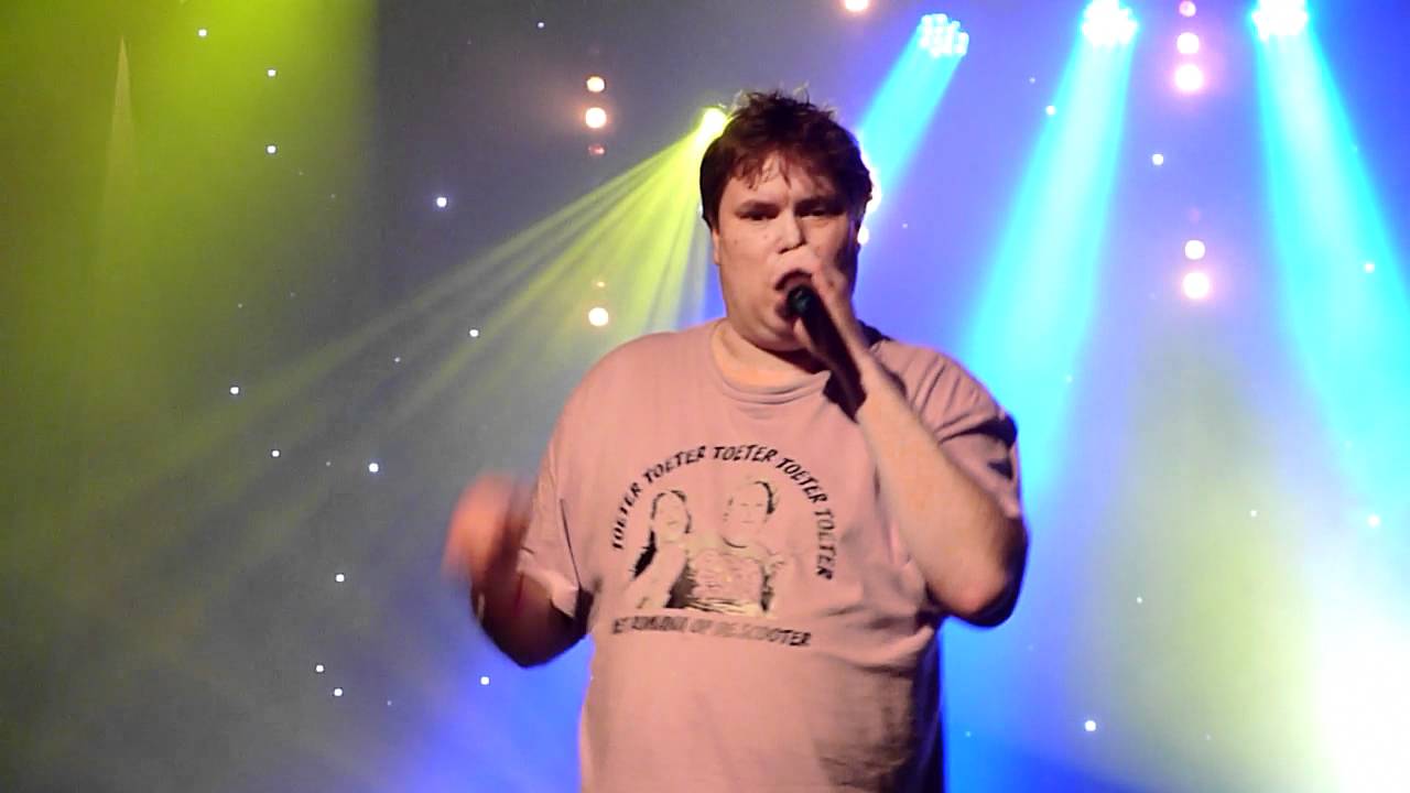 Zanger Rinus - Met Romana op de scooter - YouTube