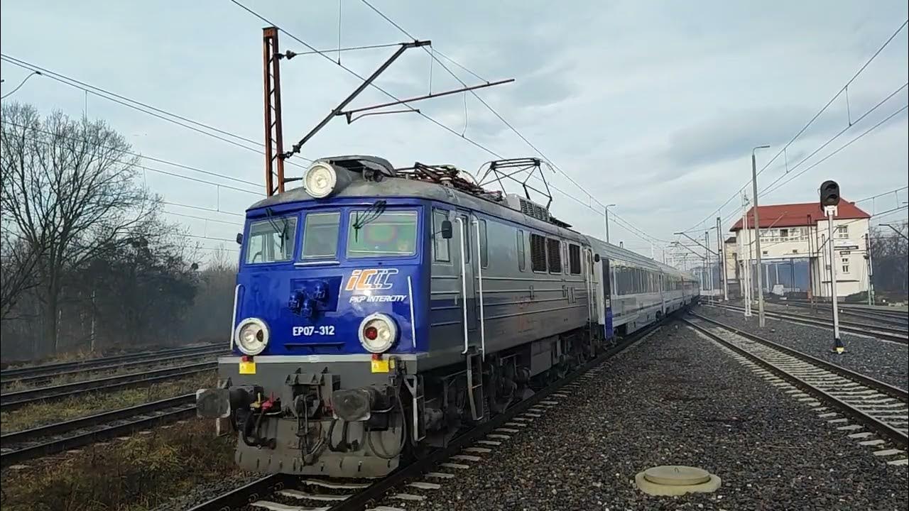 EP07-312 IC Halny w kierunku Kuźni Raciborskiej 12.2023 Kędzierzyn-Koźle - YouTube