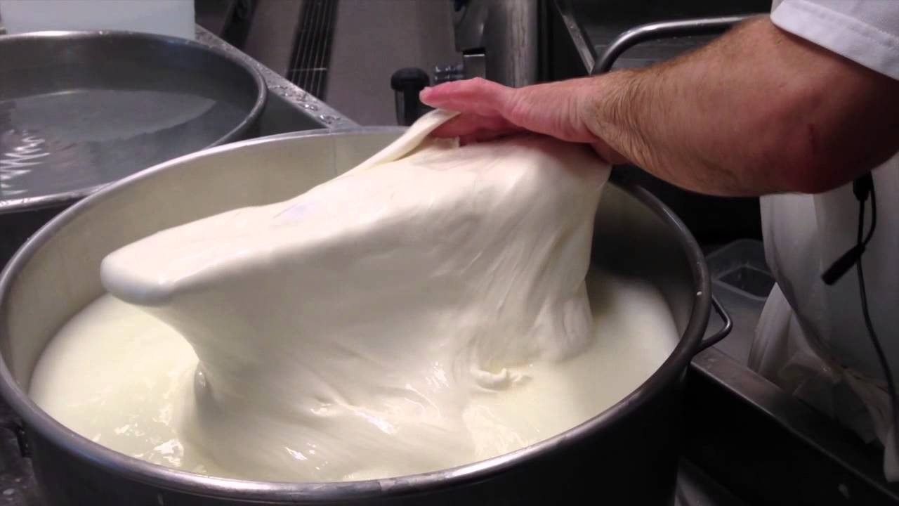 Eataly Milan, Mozzarella Showcase - YouTube
