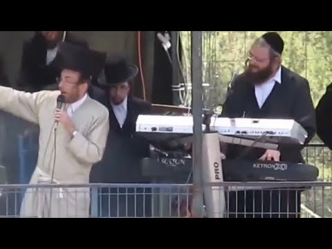 Nostalgia: Aherele Samet & Meir Adler Lifting Up The Crowd In Meron ...