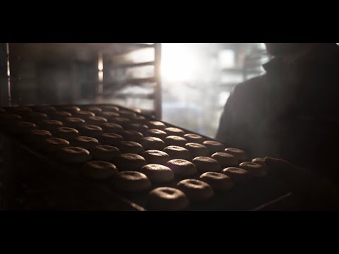 Maison Adam, le véritable Macaron Basque depuis 1660 - YouTube