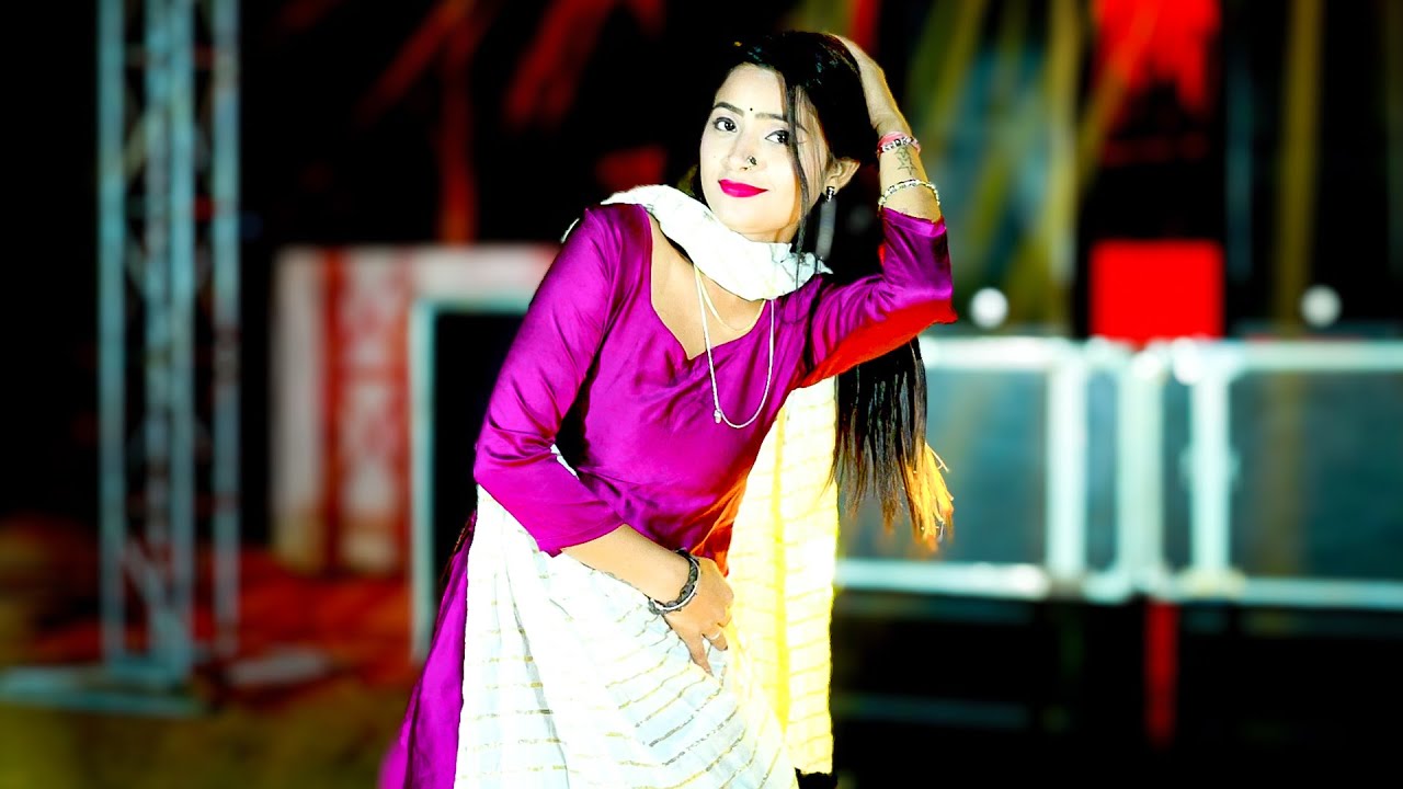 Kada Kada Suit Me Tu Laage Bairan Maal Ch | काडा काडा सूट मे तू लागे ...