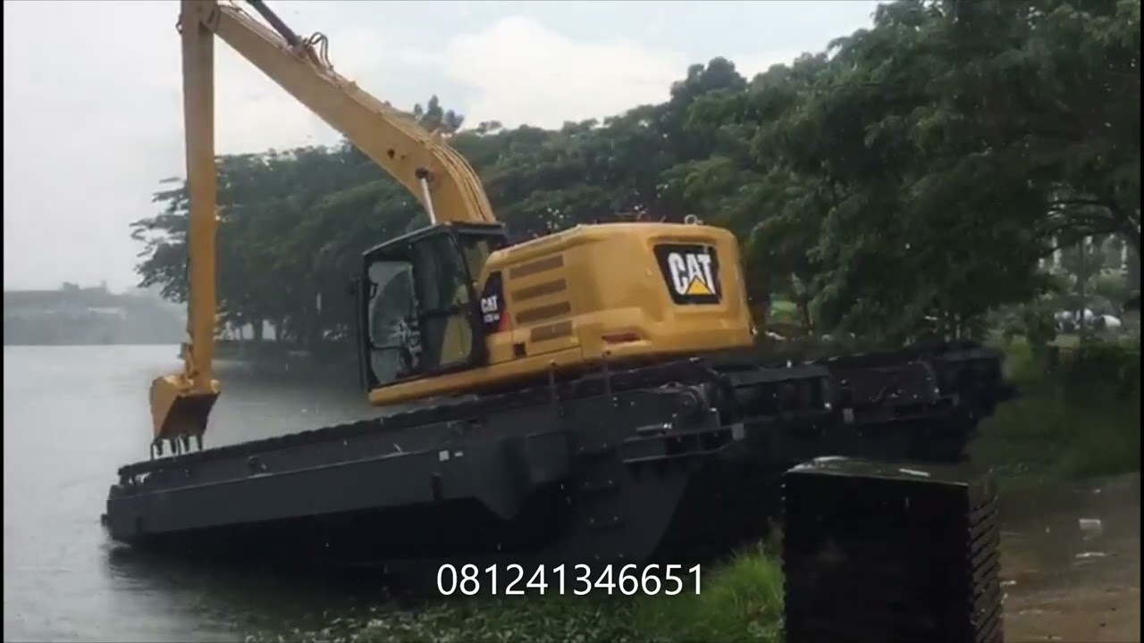 amphibious excavator swamp backhoe floating SAMARINDA KALIMANTAN TIMUR ...