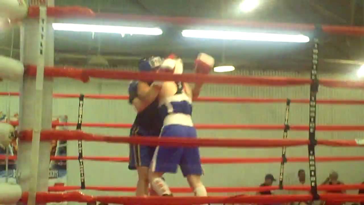 Boxing: Angelica Rascon vs Heather Han Round 3 - YouTube