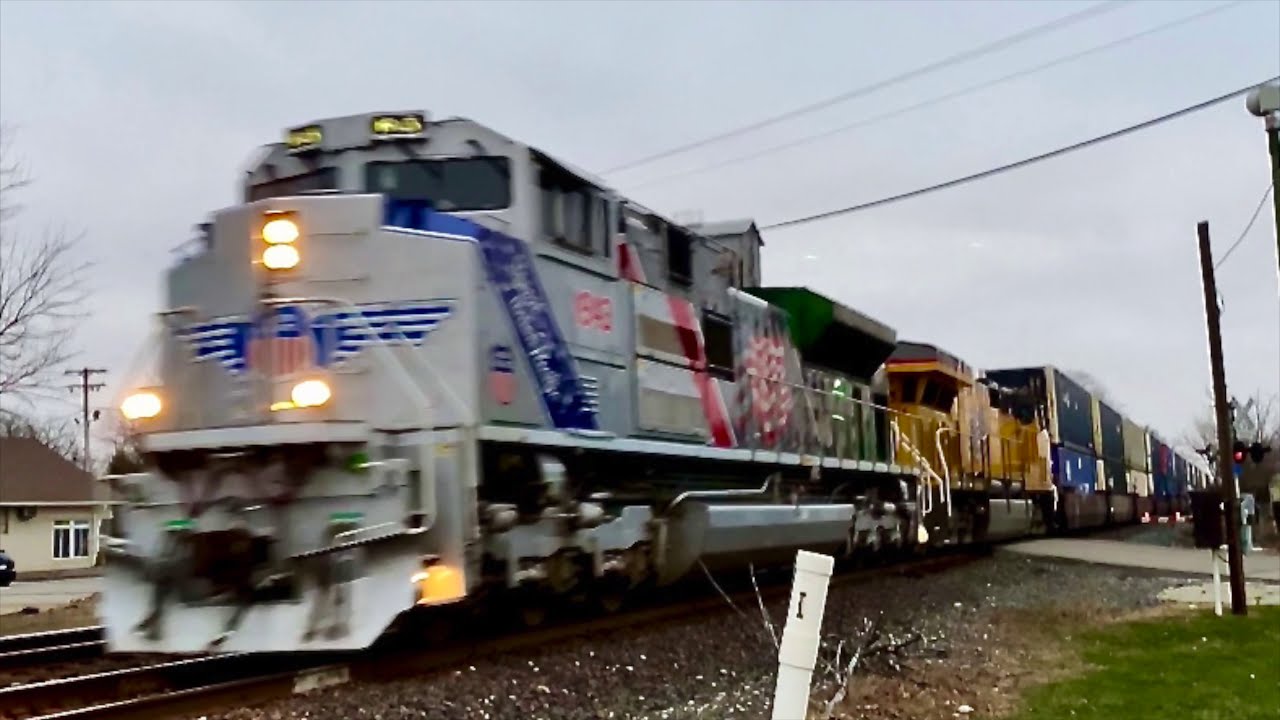 UP 1943 leads CSX Q131 thru Fortville, IN 4K - YouTube