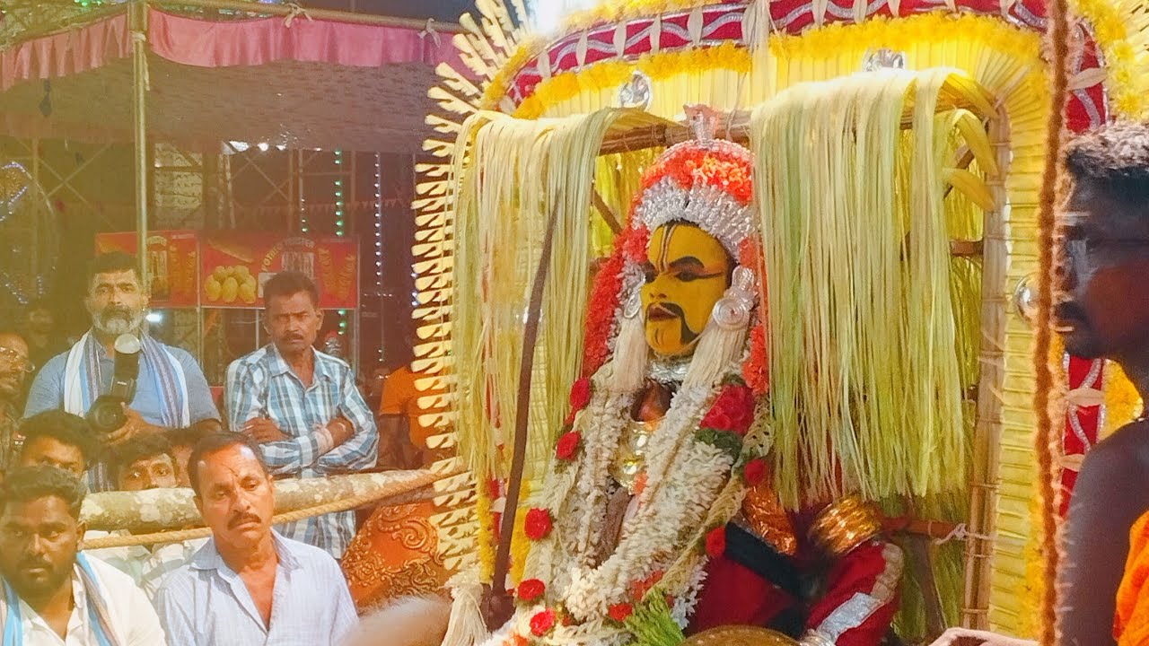 Babbu Swami Nemosthava , babbu swami ani yerdi porlu. #daivakola #nema ...