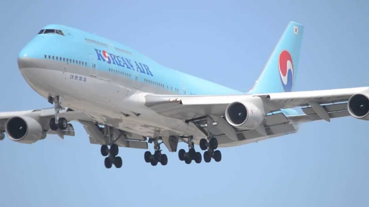 Korean Airlines Boeing 747-400 [HL7472] Landing At LAX - YouTube