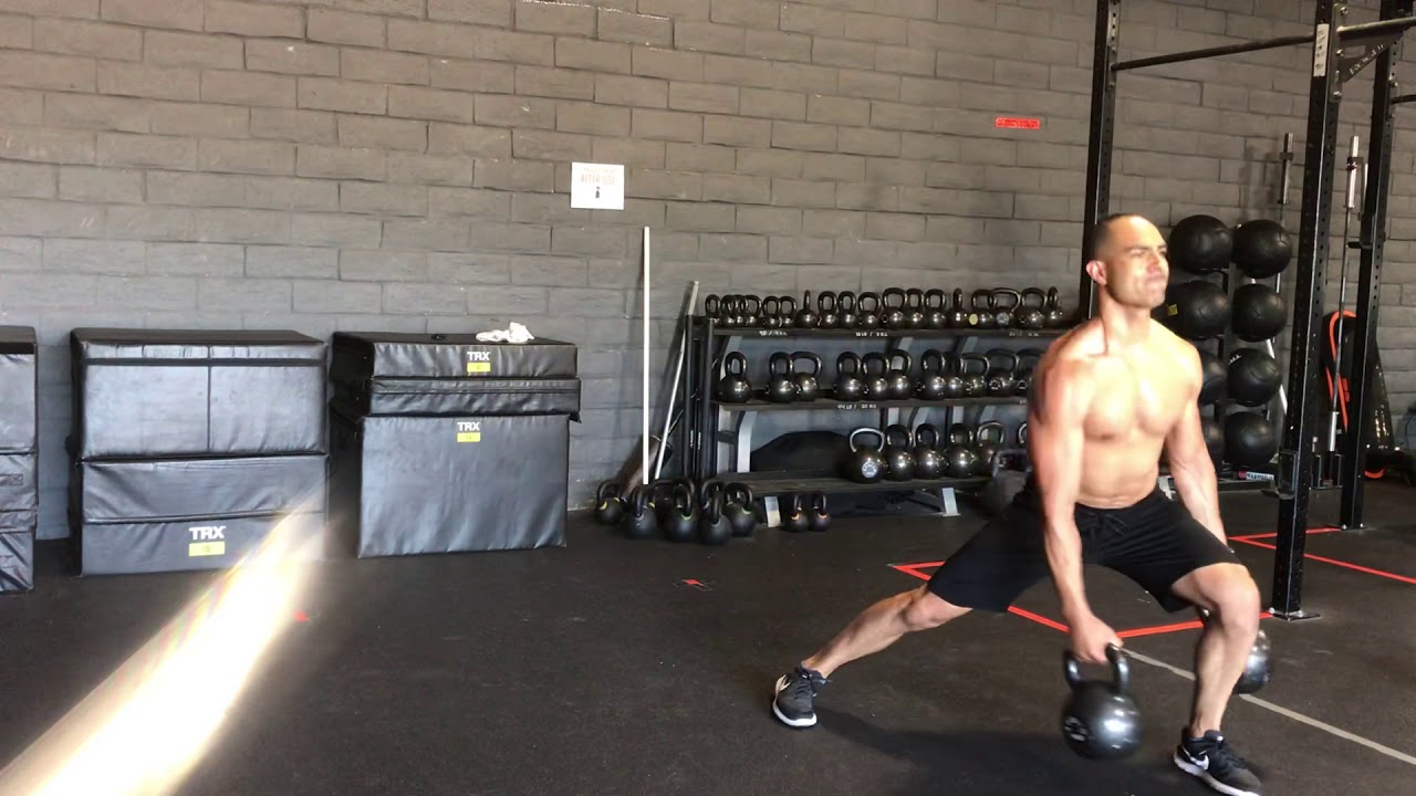 Open Rotational Walking Kettlebell Lunge - YouTube