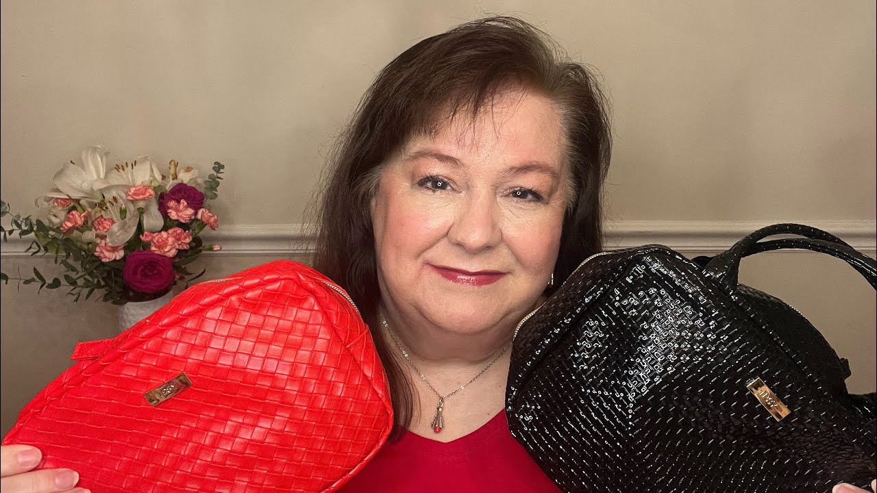 Ipsy Festive Faves Holiday Bags 2024 + Shopper items - YouTube