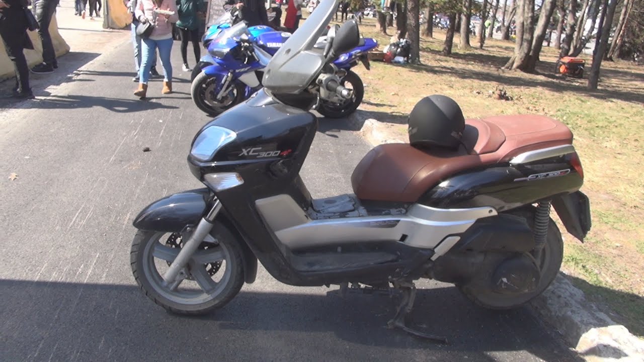Yamaha XC 300 Exterior and Interior - YouTube