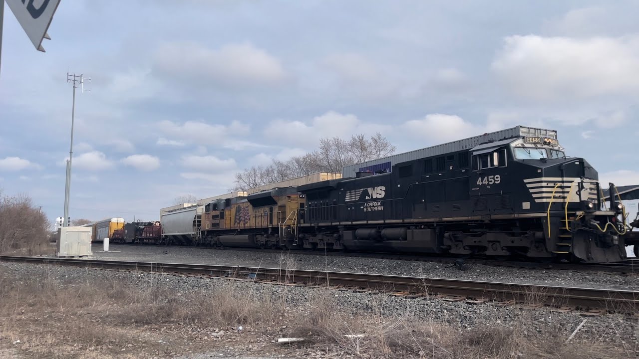 NS 26X with NS 4001 meets NS manifest in Porter - YouTube