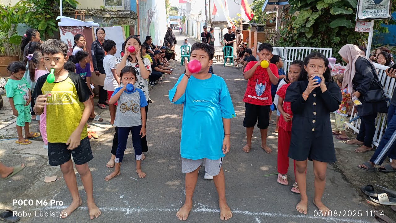 Lomba Oper Balon Beregu Warga RW.030 Kebonsari Jember - YouTube