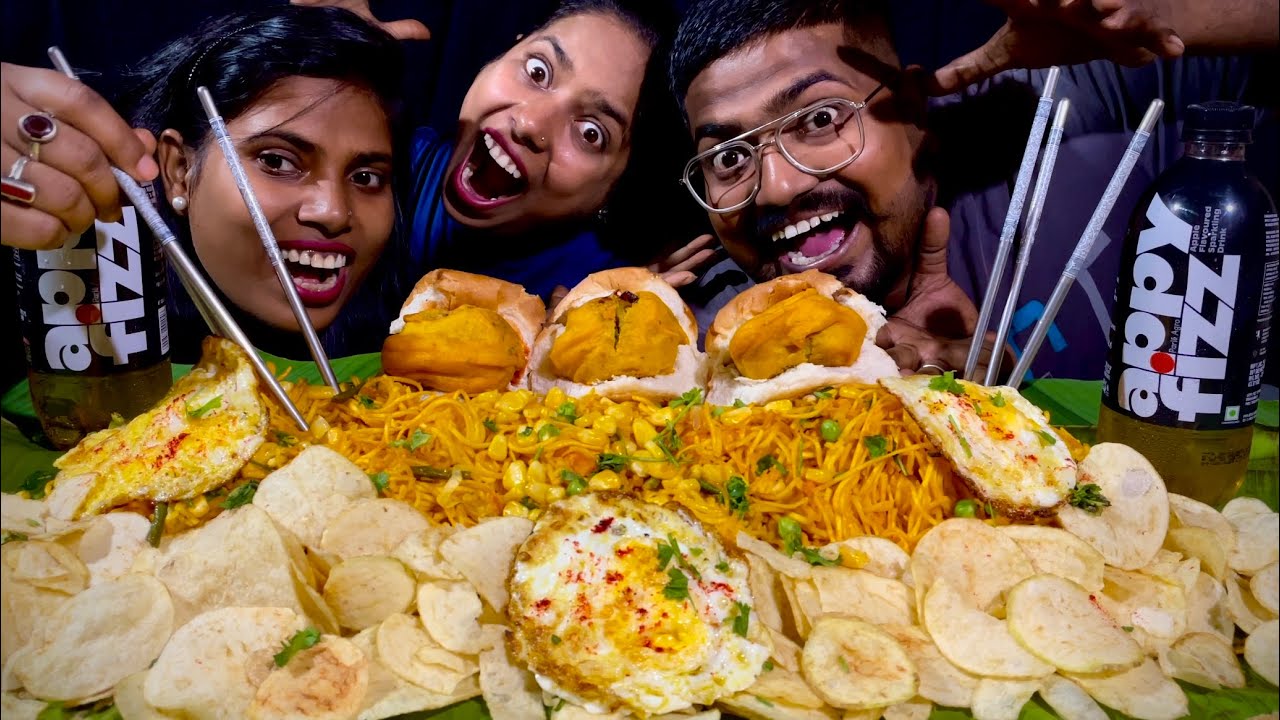 spicy noodles🔥🔥, vada pav, potato chips, egg omelette or cold drink ...