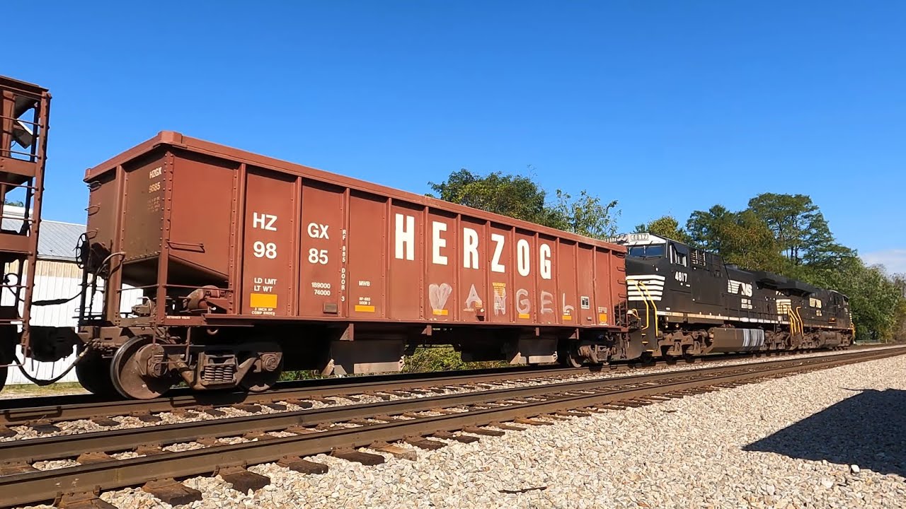 NS 96Z Screams up the Grade Past Downtown Christiansburg, VA! | 10/6/2024 - YouTube