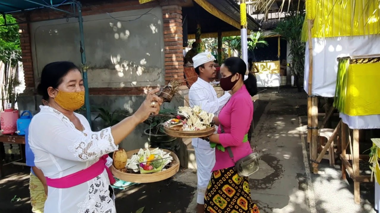 ngingsah ring merajan alit puri kawan kanginan kaje...( puri prasok ...