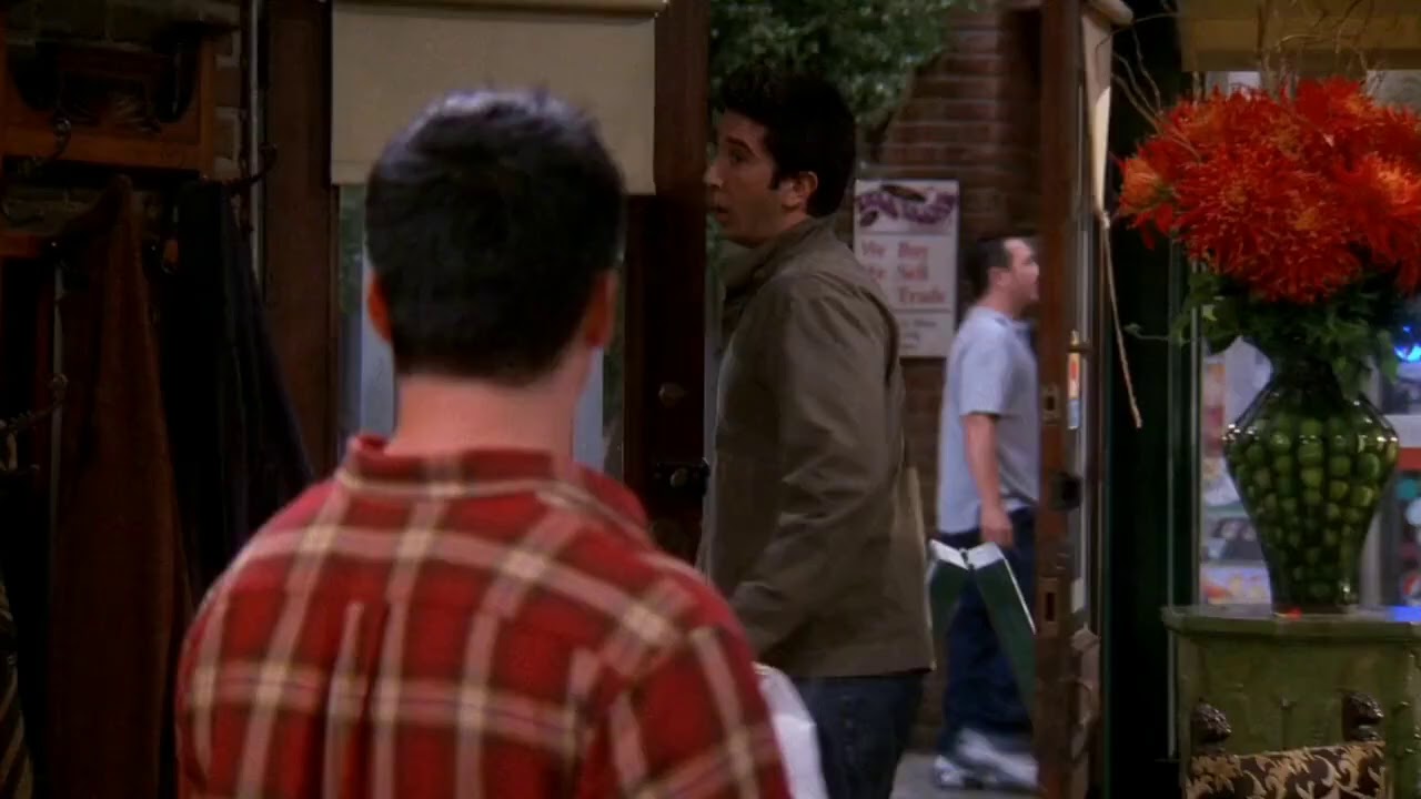 Ross gets angry on Joey and Gunther is enjoying 😜 - YouTube