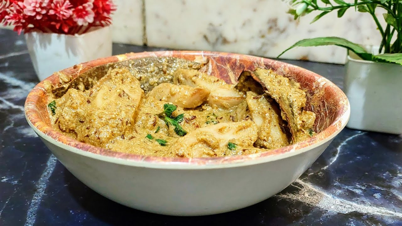 Simple way of cooking NADRU YAKHINI (Kamal Kakdi Recipe) - YouTube