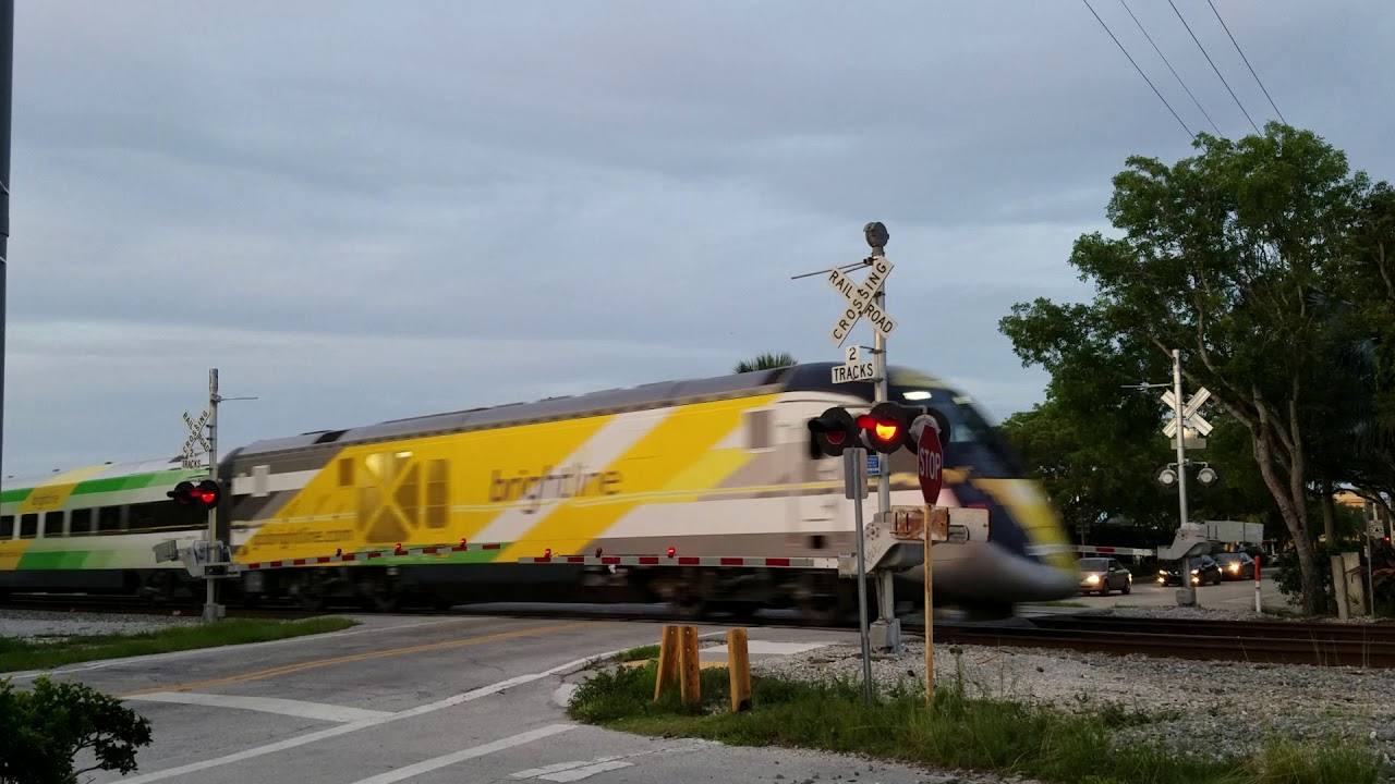 Brightline Green Speeds Through Delray Beach, Florida at 2nd Street ...
