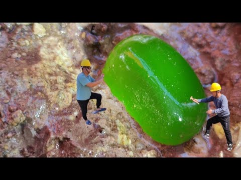 Emeralds and diamonds found in virgin jungle - YouTube