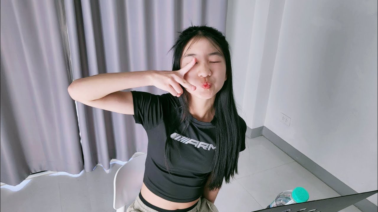 เอลี่ ฝึกร้องเพลง "Goodluck bebe"/"เวลาเธอยิ้ม" (ฝึกร้องคำและทำนอง)ทวน ...
