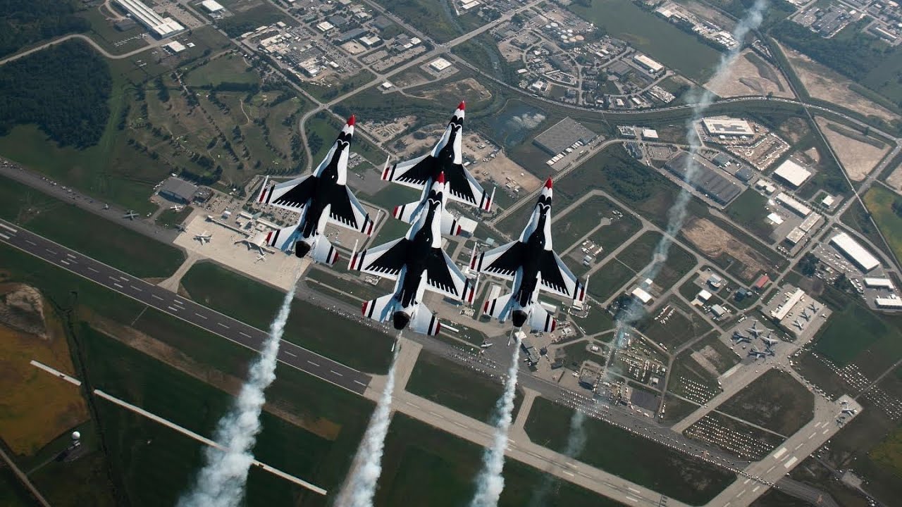 USAF Thunderbirds 4 ship take off Skydrive London (YXU) - YouTube