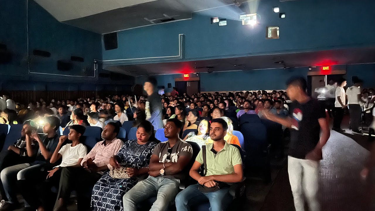 BAGHAJATIN DEV ENTRY HALL CRAZE NAVINA CINEMA - YouTube
