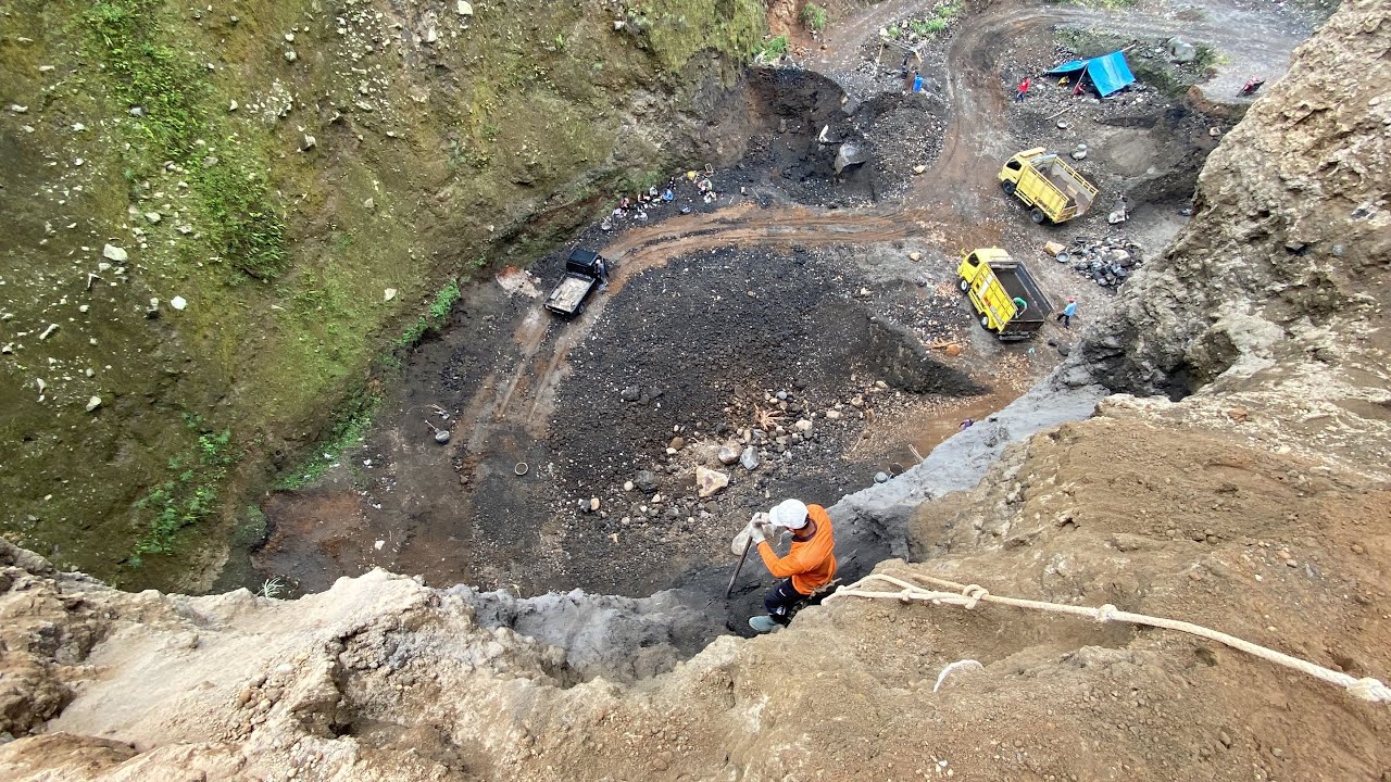 very extreme..!!! the miners taking down sand and rocks from a cliff ...