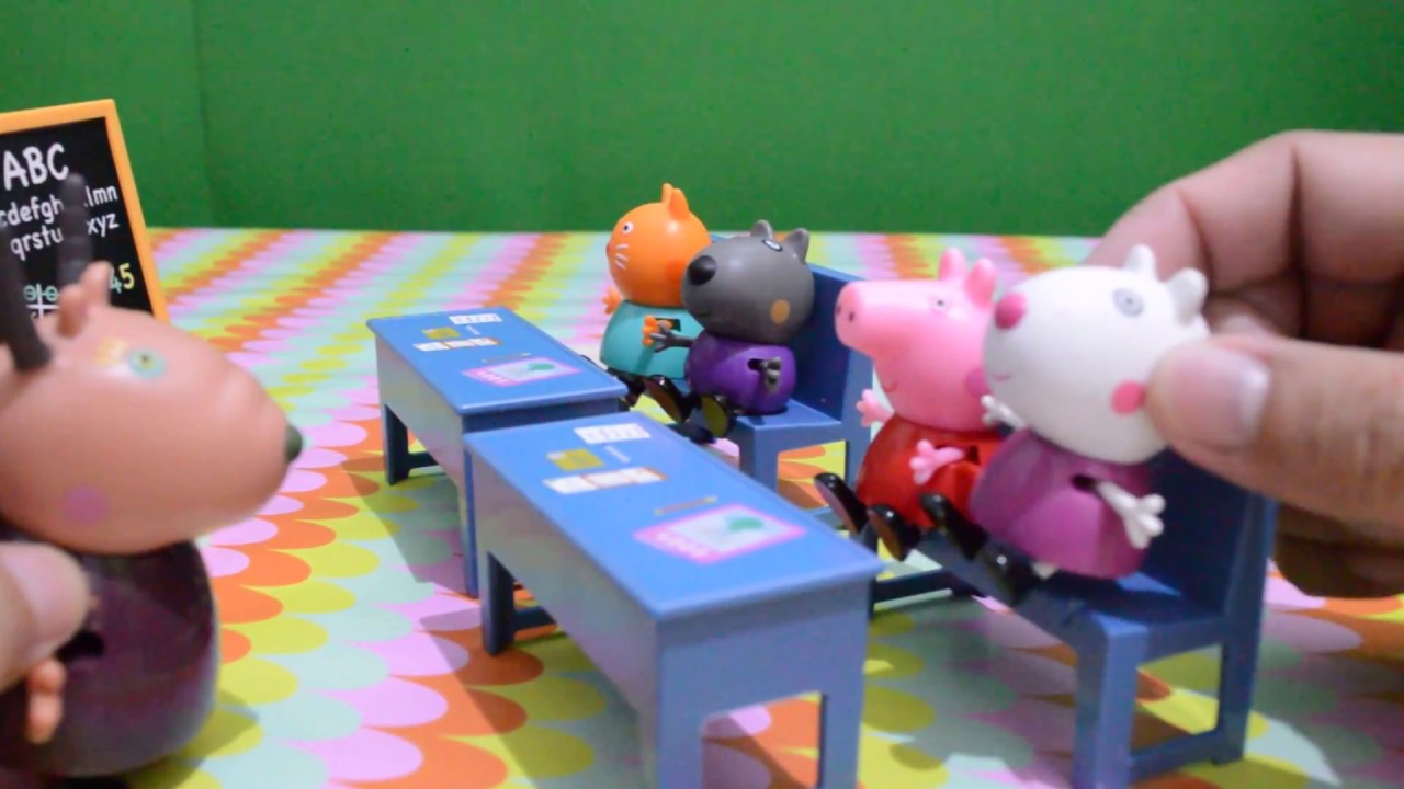 ARIANNE Pretend Play Peppa Pig in school - YouTube
