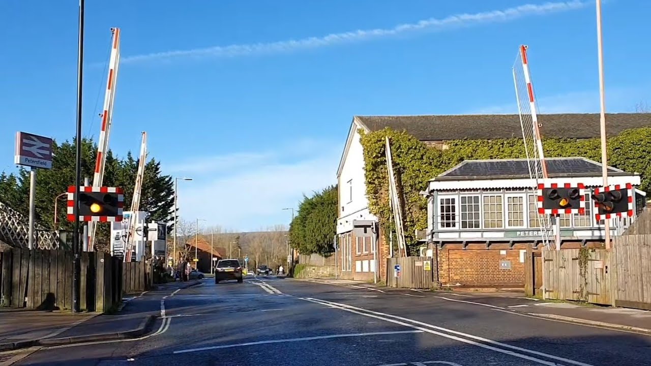Petersfield Level Crossing, Hampshire - YouTube