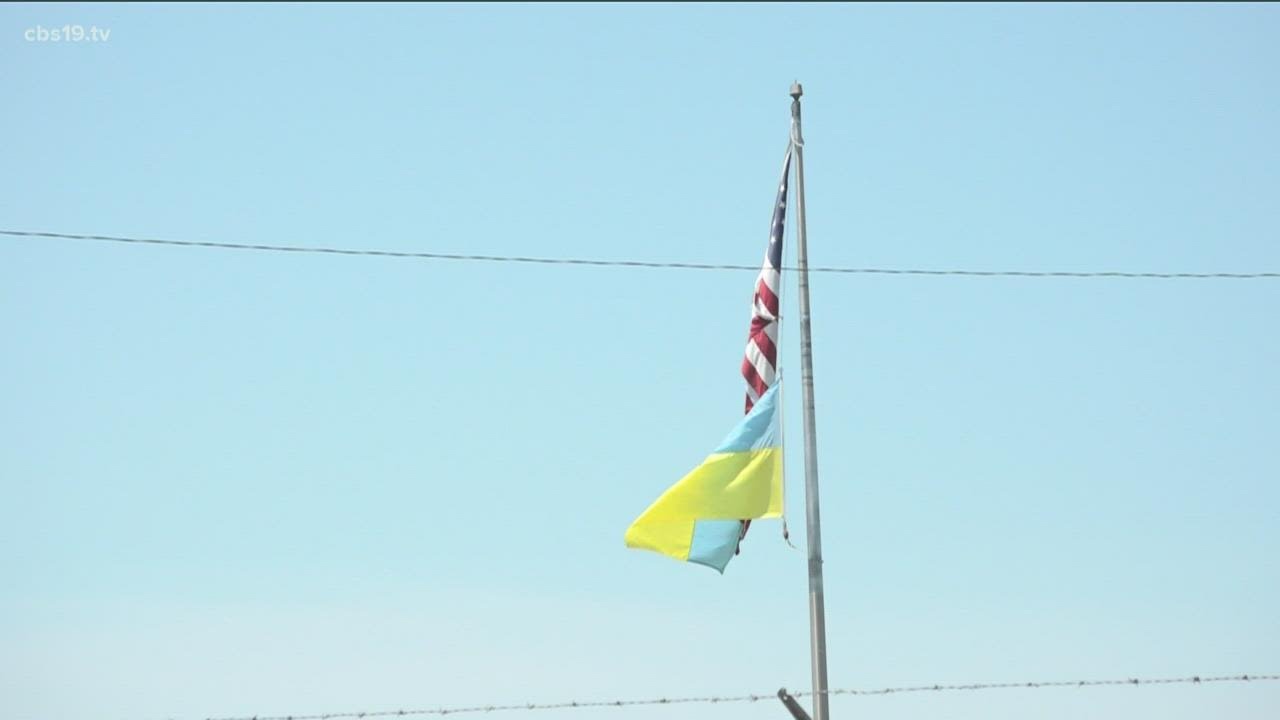 Ukrainian flag flying proudly at Tom Finley Park - YouTube