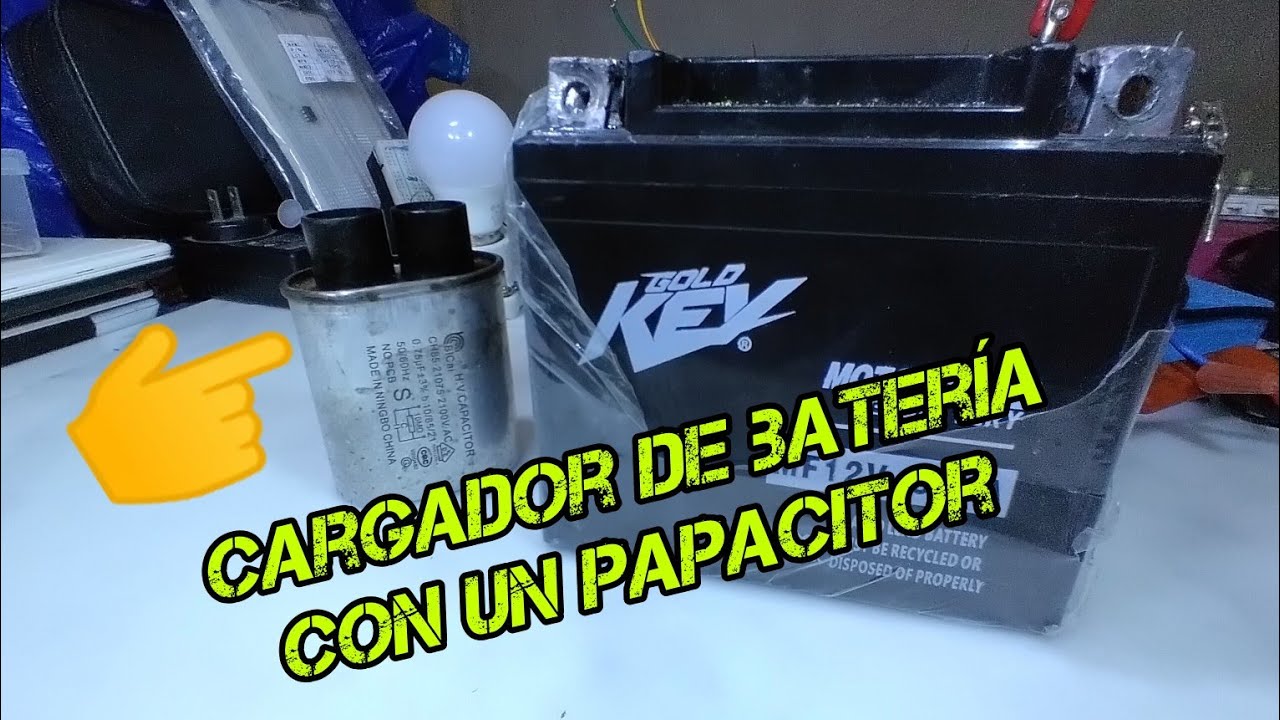 Como cargar una batería con un capacitor - YouTube