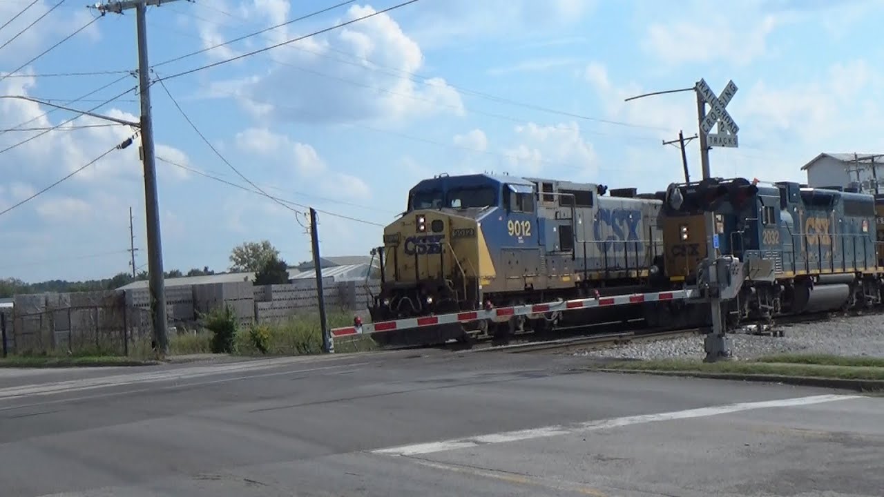 CSX 2032 & CSX 9012 in Bowling Green, Kentucky - YouTube