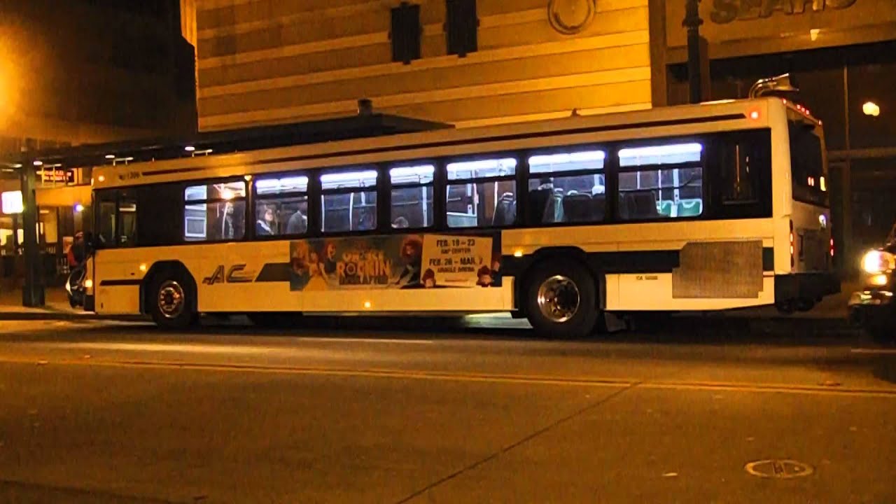 AC TRANSIT TRANSBAY Gillig Advantage1306 on the NL in Downtown Oakland ...