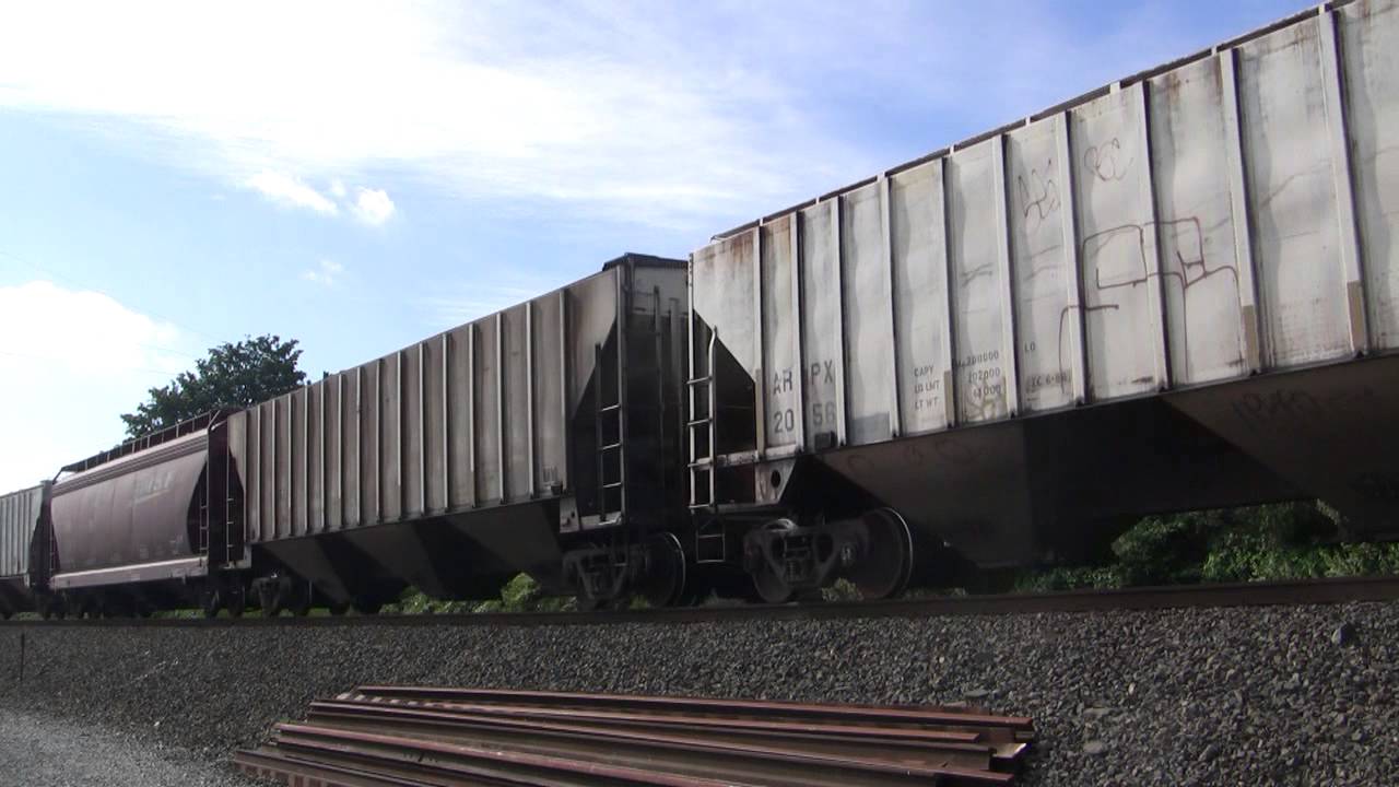 BNSF 4083 Leads A Mixed Freight With GATX Classroom And Tank Trainer ...