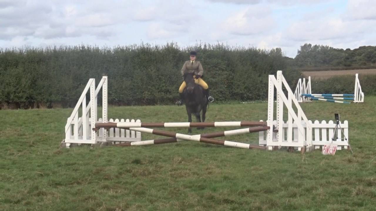 Offley show jumping 2ft/60cm - YouTube