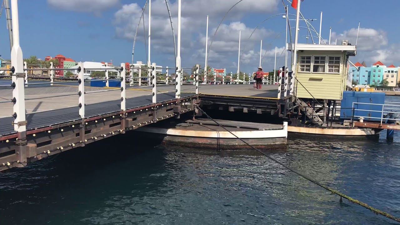 Queen Emma Bridge Curacao (Koningin Emmabrug) - Willemstad - YouTube
