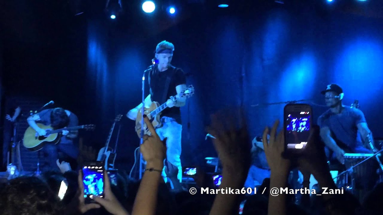 Surfboard - Cody Simpson live in Barcelona (11/7/2014) - YouTube